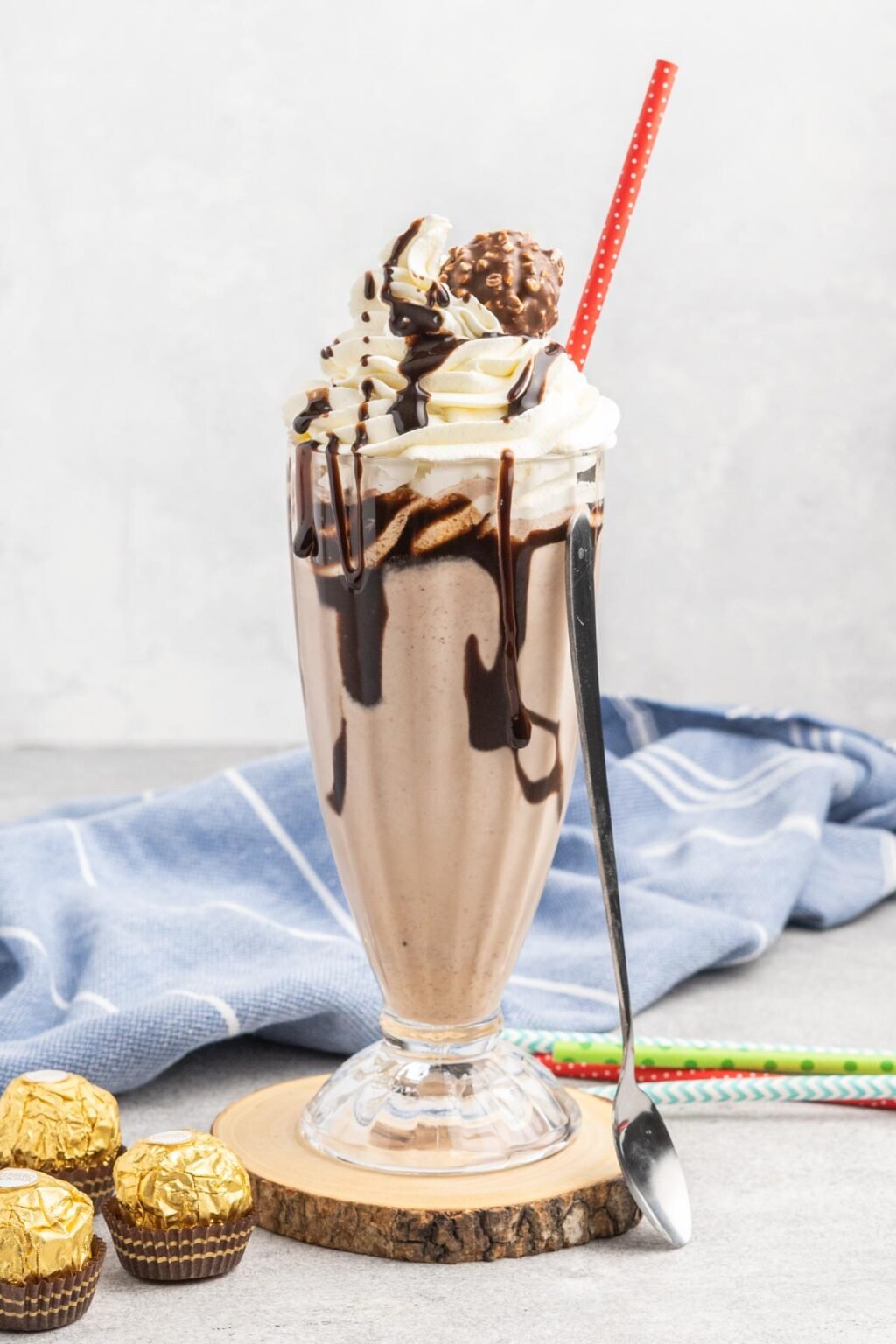 Ferrero Rocher Milkshake - Tastes of Homemade