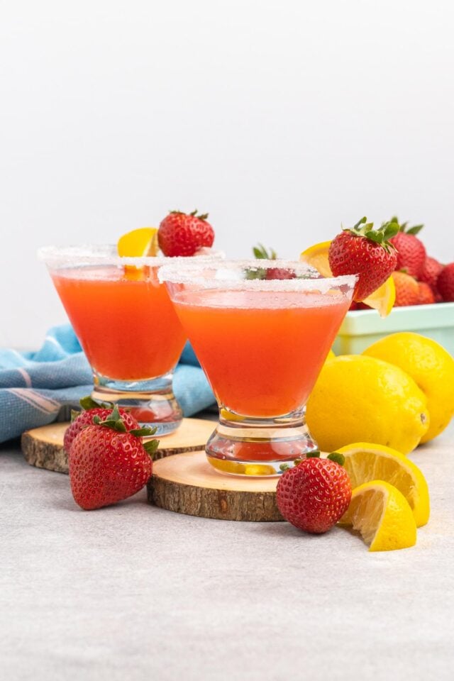 Cranberry Martini (Crantini) - Tastes of Homemade