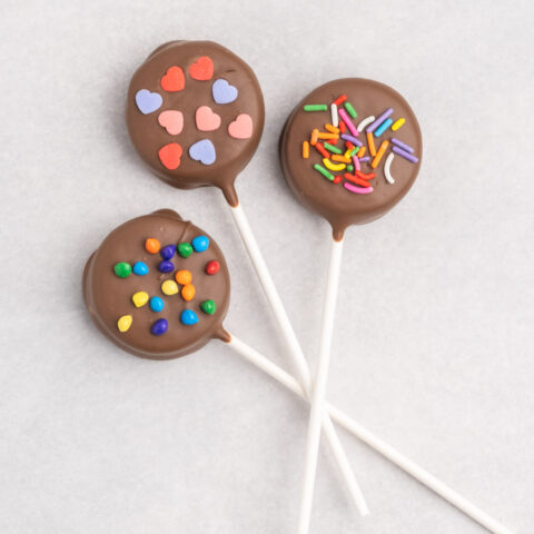 Chocolate Covered Oreos (Oreo Pops) - Tastes of Homemade