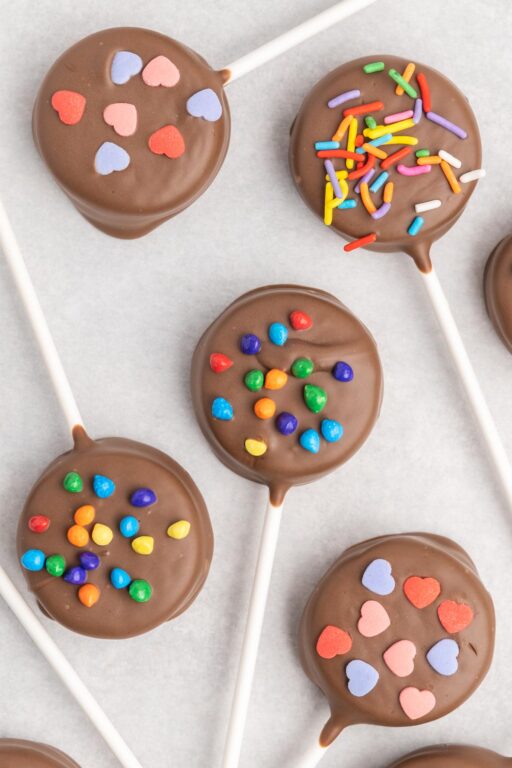 Chocolate Covered Oreos (Oreo Pops) - Tastes of Homemade