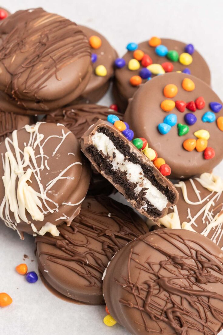 Chocolate Covered Oreos (Oreo Pops) - Tastes of Homemade