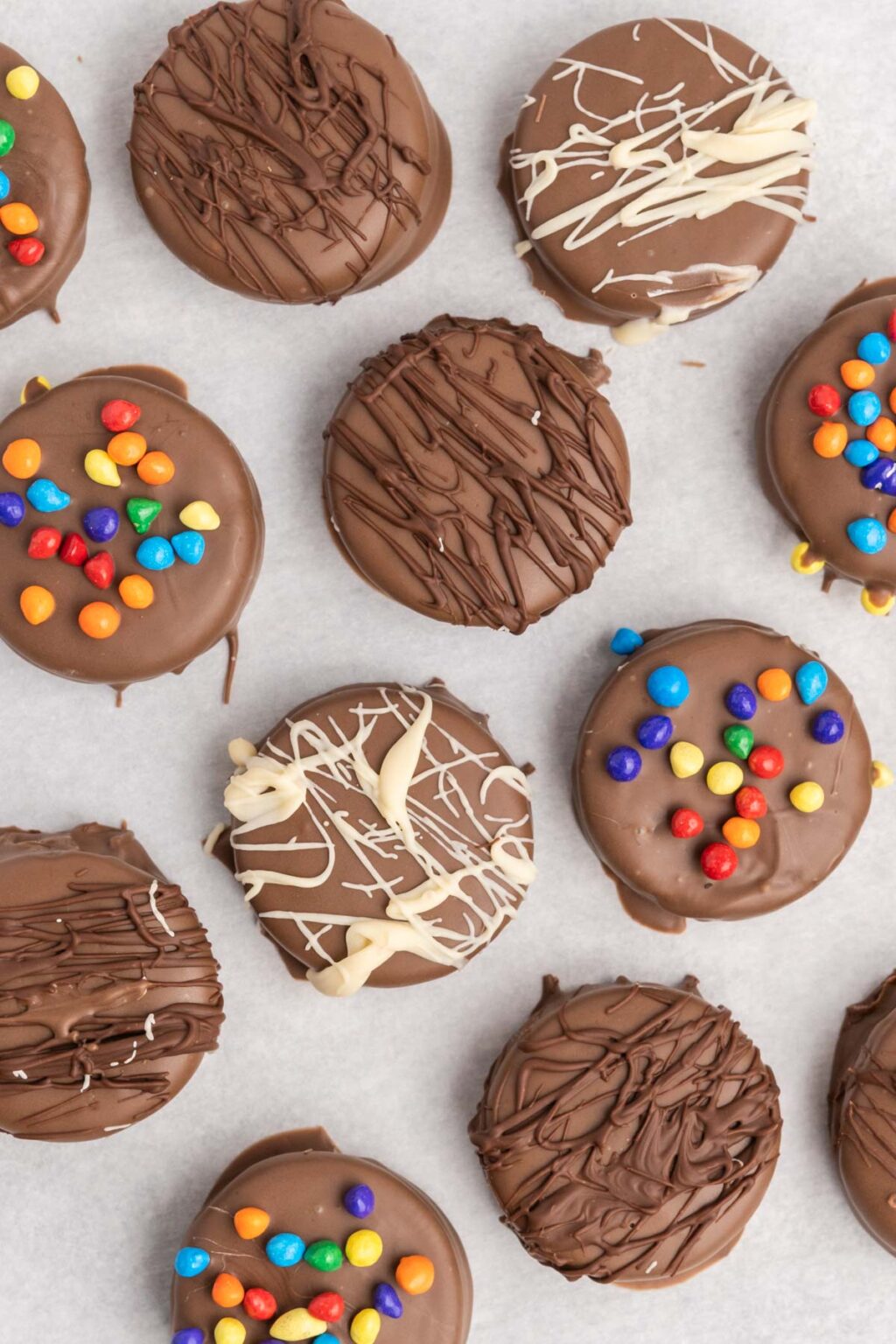 Chocolate Covered Oreos (Oreo Pops) - Tastes of Homemade