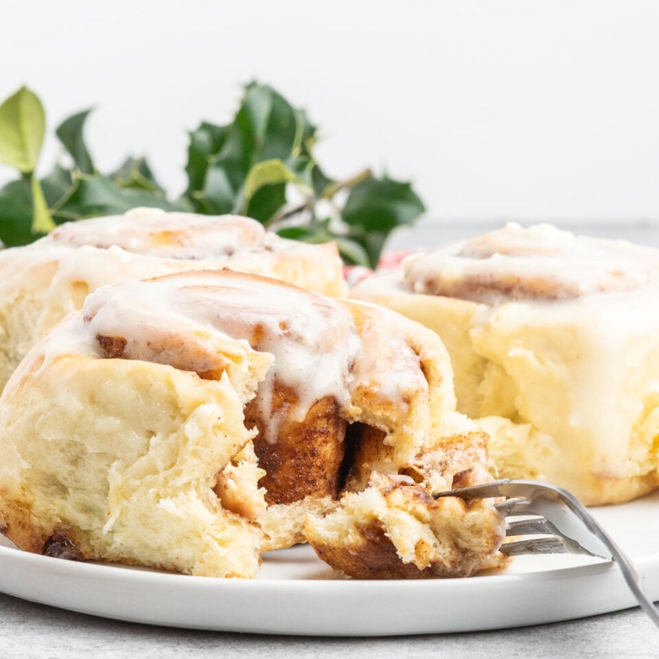 Hawaiian Rolls Cinnamon Rolls - Tastes of Homemade