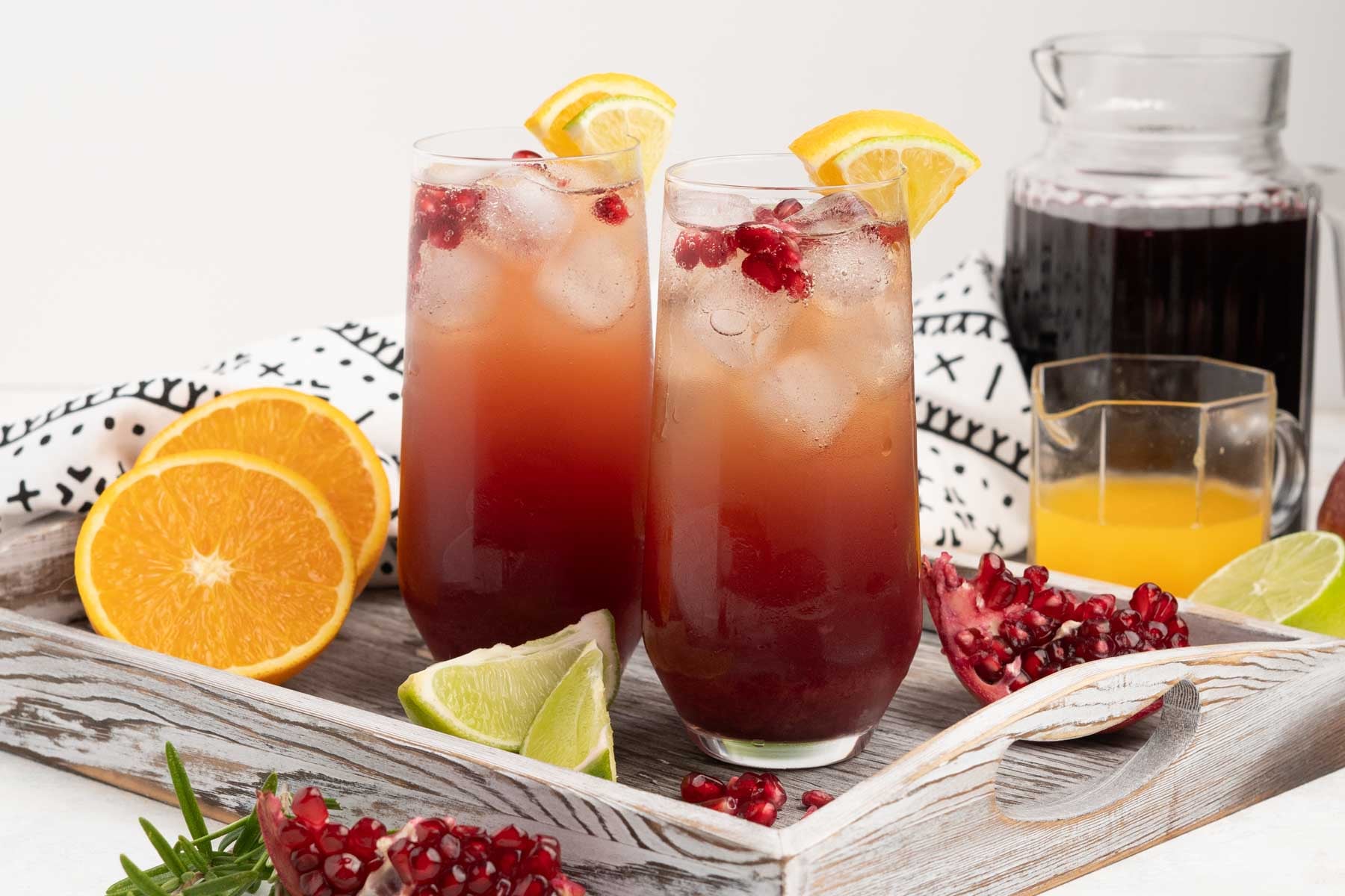 Holiday Hosting Made Easy: 12 Easy Appetizers and Drinks Your Guests ...